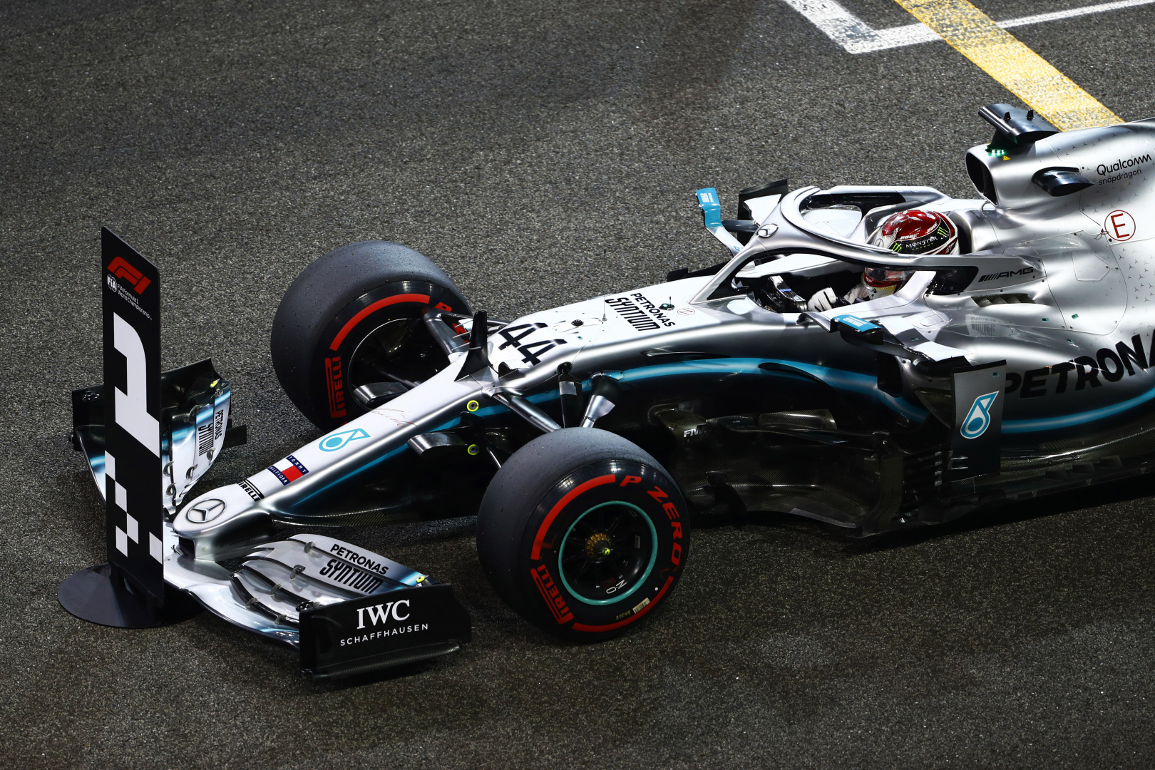 Dominant Hamilton finishes 2019 with victory - 3Legs4Wheels